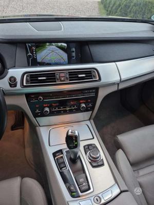 Black BMW 740 2009 in Svencionys, with an engine capacity of 2.99 L and mileage of 316 thousand km for 6800 €, photo 15 on AUTOMOTO.COM.LV