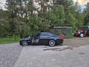 Black BMW 740 2009 in Svencionys, with an engine capacity of 2.99 L and mileage of 316 thousand km for 6800 €, photo 16 on AUTOMOTO.COM.LV