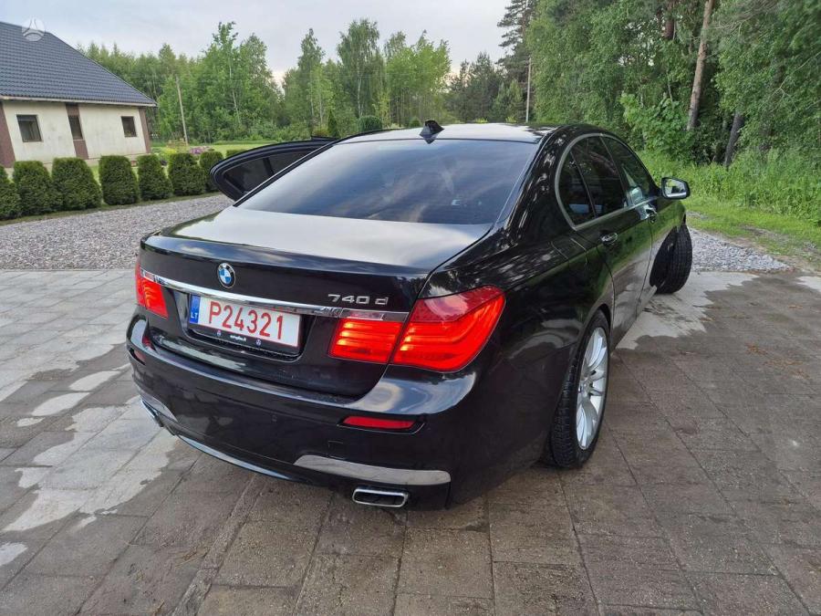 Black BMW 740 2009 in Svencionys, with an engine capacity of 2.99 L and mileage of 316 thousand km for 6800 €, photo 17 on AUTOMOTO.COM.LV