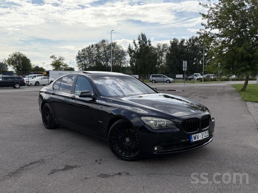 Melns BMW 740 2009 Rīga, ar dzinēja tilpumu 3.00 L un nobraukumu 289 tūkst. km par 10990 €, foto 3 vietnē AUTOMOTO.COM.LV
