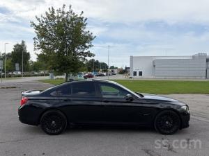 Melns BMW 740 2009 Rīga, ar dzinēja tilpumu 3.00 L un nobraukumu 289 tūkst. km par 10990 €, foto 5 vietnē AUTOMOTO.COM.LV