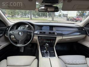 Melns BMW 740 2009 Rīga, ar dzinēja tilpumu 3.00 L un nobraukumu 289 tūkst. km par 10990 €, foto 8 vietnē AUTOMOTO.COM.LV