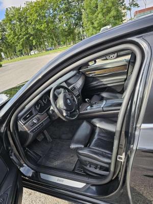 Black BMW 740 2009 in Klaipeda, with an engine capacity of 3.99 L and mileage of 276 thousand km for 11300 €, photo 5 on AUTOMOTO.COM.LV