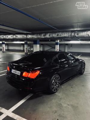 Melns BMW 740 2010 Viļņa, ar dzinēja tilpumu 3.00 L un nobraukumu 286 tūkst. km par 11800 €, foto 4 vietnē AUTOMOTO.COM.LV