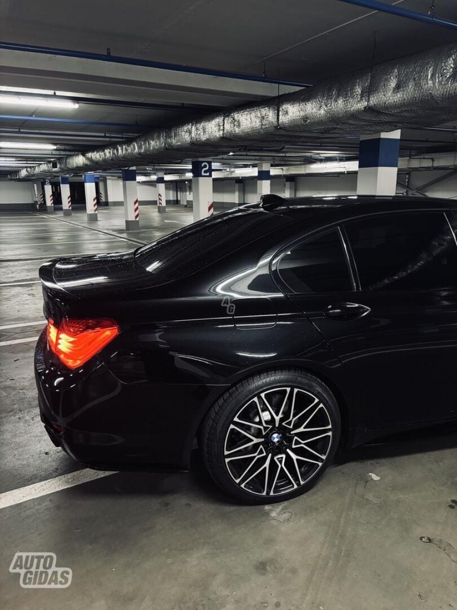Melns BMW 740 2010 Viļņa, ar dzinēja tilpumu 3.00 L un nobraukumu 286 tūkst. km par 11800 €, foto 5 vietnē AUTOMOTO.COM.LV