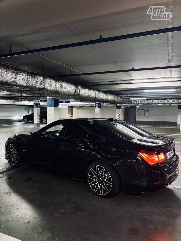 Melns BMW 740 2010 Viļņa, ar dzinēja tilpumu 3.00 L un nobraukumu 286 tūkst. km par 11800 €, foto 6 vietnē AUTOMOTO.COM.LV