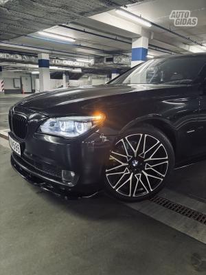 Melns BMW 740 2010 Viļņa, ar dzinēja tilpumu 3.00 L un nobraukumu 286 tūkst. km par 11800 €, foto 8 vietnē AUTOMOTO.COM.LV