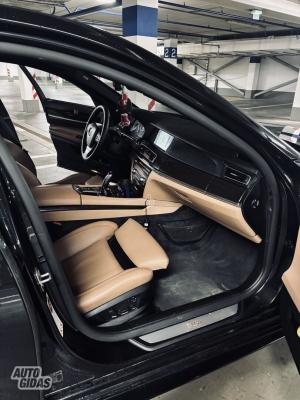 Melns BMW 740 2010 Viļņa, ar dzinēja tilpumu 3.00 L un nobraukumu 286 tūkst. km par 11800 €, foto 12 vietnē AUTOMOTO.COM.LV