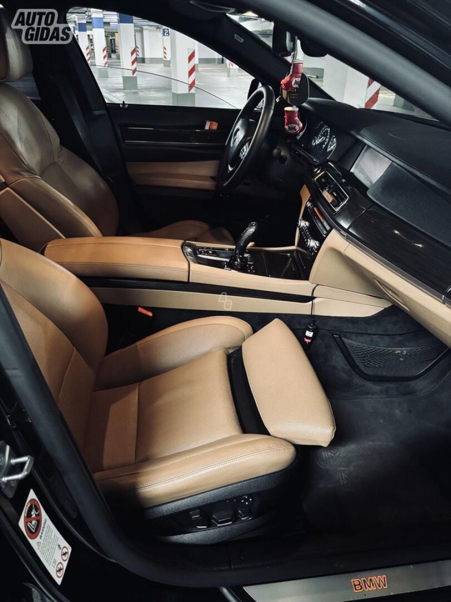 Melns BMW 740 2010 Viļņa, ar dzinēja tilpumu 3.00 L un nobraukumu 286 tūkst. km par 11800 €, foto 14 vietnē AUTOMOTO.COM.LV