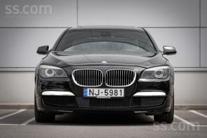 Black BMW 740 2010 in Riga, with an engine capacity of 3.00 L and mileage of 366 thousand km for 8995 €, photo 3 on AUTOMOTO.COM.LV