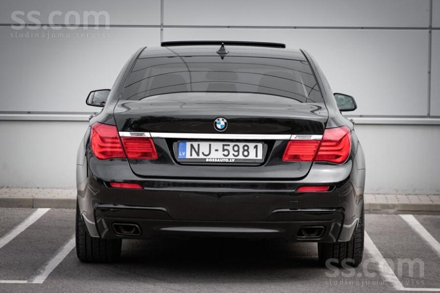 Black BMW 740 2010 in Riga, with an engine capacity of 3.00 L and mileage of 366 thousand km for 8995 €, photo 6 on AUTOMOTO.COM.LV