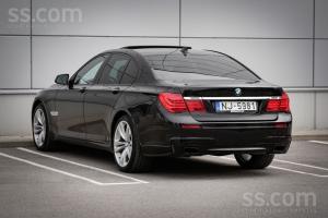 Black BMW 740 2010 in Riga, with an engine capacity of 3.00 L and mileage of 366 thousand km for 8995 €, photo 7 on AUTOMOTO.COM.LV
