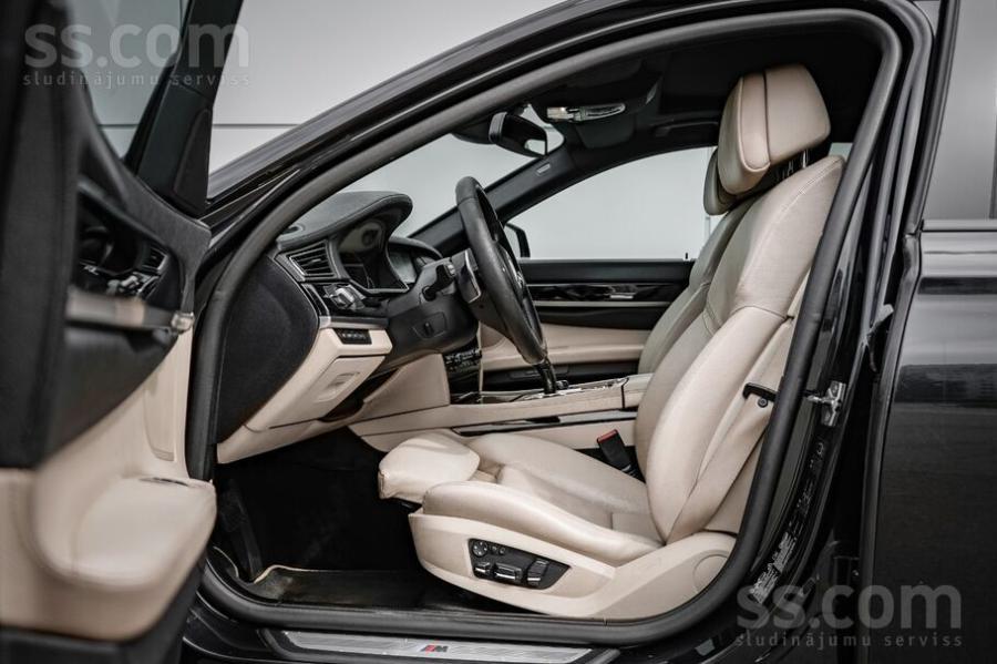 Black BMW 740 2010 in Riga, with an engine capacity of 3.00 L and mileage of 366 thousand km for 8995 €, photo 12 on AUTOMOTO.COM.LV