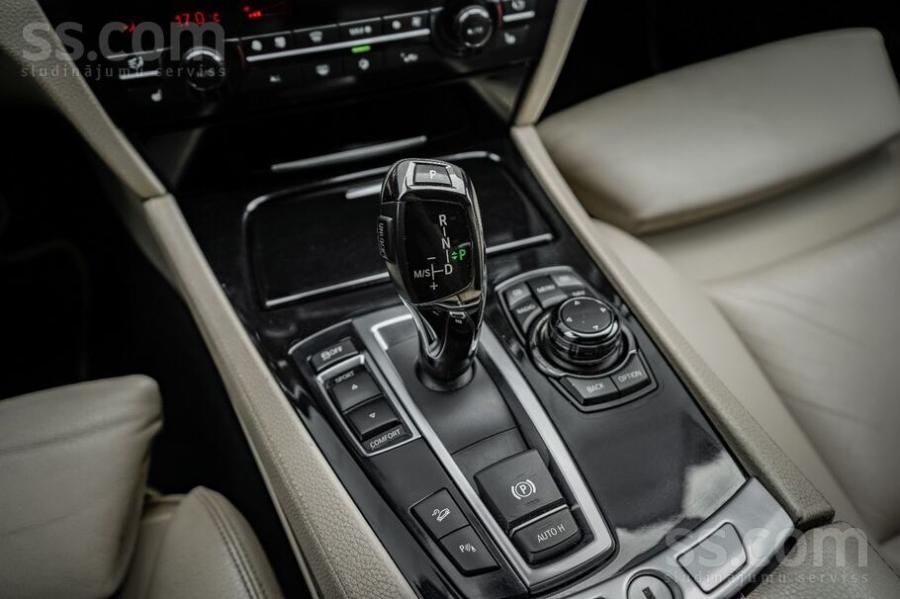 Black BMW 740 2010 in Riga, with an engine capacity of 3.00 L and mileage of 366 thousand km for 8995 €, photo 25 on AUTOMOTO.COM.LV