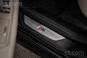Black BMW 740 2010 in Riga, with an engine capacity of 3.00 L and mileage of 366 thousand km for 8995 €, photo 31 on AUTOMOTO.COM.LV