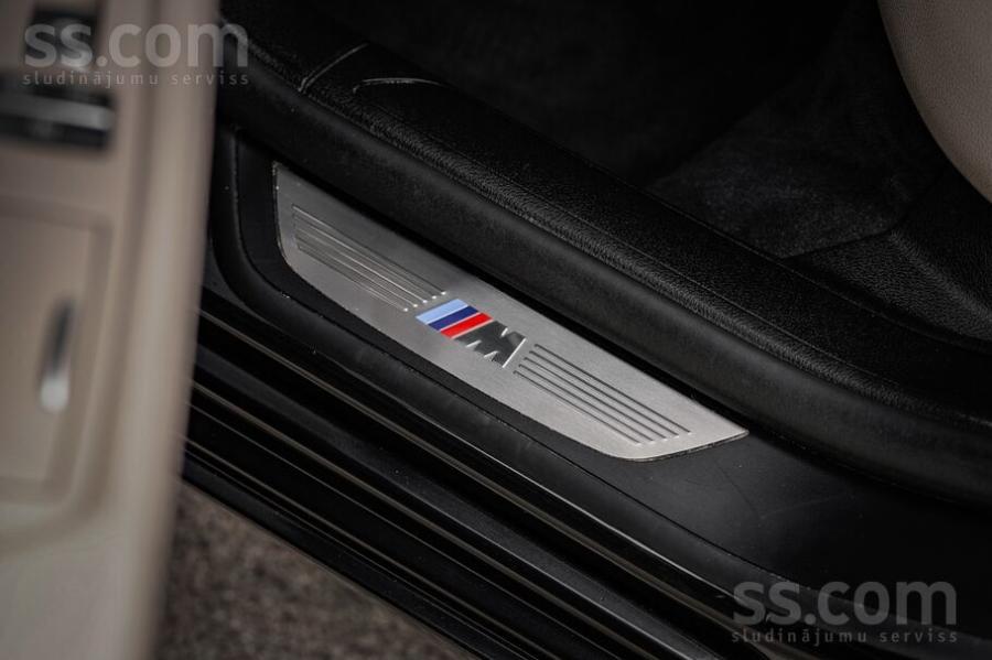 Black BMW 740 2010 in Riga, with an engine capacity of 3.00 L and mileage of 366 thousand km for 8995 €, photo 31 on AUTOMOTO.COM.LV