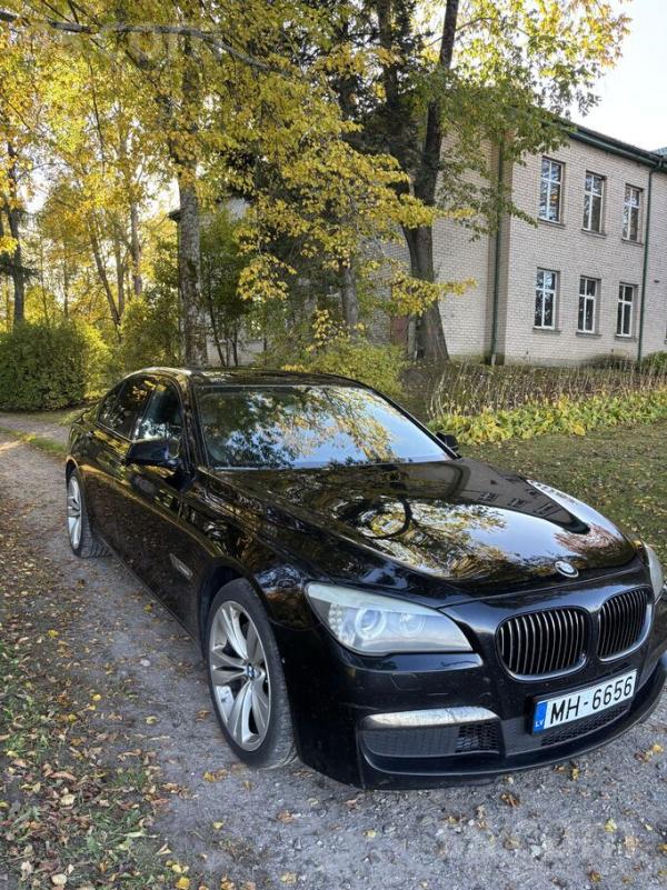 Black BMW 740 2010 in Rezekne, with an engine capacity of 3.00 L and mileage of 405 thousand km for 8350 €, photo 1 on AUTOMOTO.COM.LV