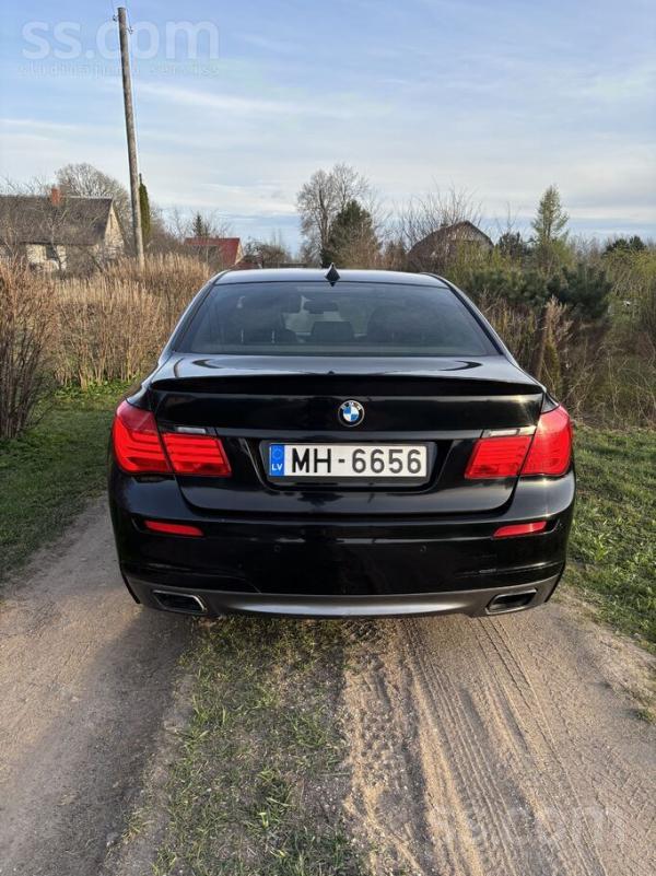 Black BMW 740 2010 in Rezekne, with an engine capacity of 3.00 L and mileage of 405 thousand km for 8350 €, photo 3 on AUTOMOTO.COM.LV