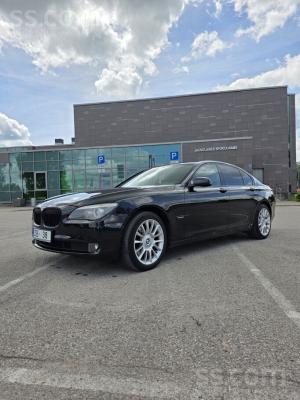 Black BMW 740 2010 in Riga, with an engine capacity of 3.00 L and mileage of 291 thousand km for 11500 €, photo  on AUTOMOTO.COM.LV