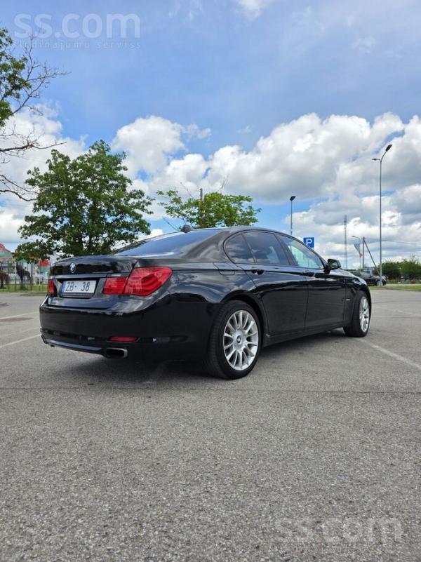 Melns BMW 740 2010 Rīga, ar dzinēja tilpumu 3.00 L un nobraukumu 291 tūkst. km par 11500 €, foto 3 vietnē AUTOMOTO.COM.LV