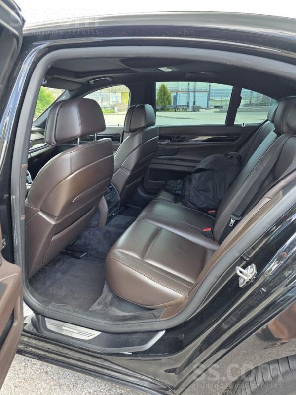 Melns BMW 740 2010 Rīga, ar dzinēja tilpumu 3.00 L un nobraukumu 291 tūkst. km par 11500 €, foto 6 vietnē AUTOMOTO.COM.LV