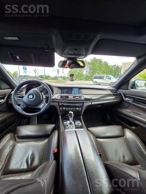 Black BMW 740 2010 in Riga, with an engine capacity of 3.00 L and mileage of 291 thousand km for 11500 €, photo 10 on AUTOMOTO.COM.LV