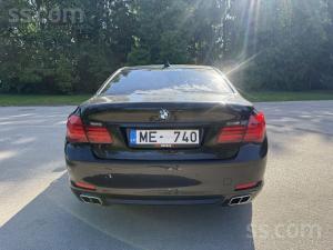 Black BMW 740 2010 in Riga, with an engine capacity of 3.00 L and mileage of 267 thousand km for 9500 €, photo 6 on AUTOMOTO.COM.LV