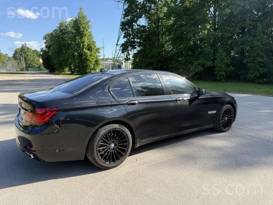 Black BMW 740 2010 in Riga, with an engine capacity of 3.00 L and mileage of 267 thousand km for 9500 €, photo 7 on AUTOMOTO.COM.LV