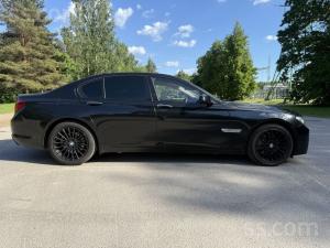 Black BMW 740 2010 in Riga, with an engine capacity of 3.00 L and mileage of 267 thousand km for 9500 €, photo 8 on AUTOMOTO.COM.LV
