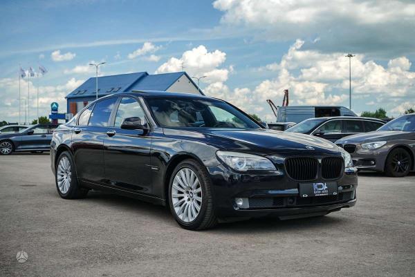 Black BMW 740 2010 in Marijampole, with an engine capacity of 2.99 L and mileage of 309 thousand km for 11950 €, photo 1 on AUTOMOTO.COM.LV