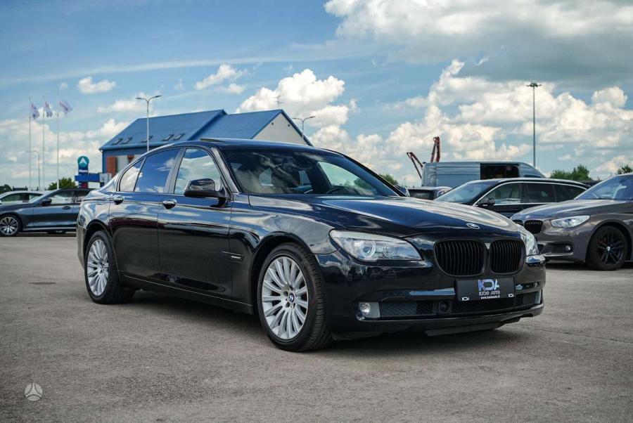 Black BMW 740 2010 in Marijampole, with an engine capacity of 2.99 L and mileage of 309 thousand km for 11950 €, photo 1 on AUTOMOTO.COM.LV