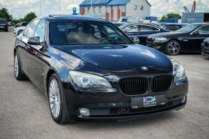 Black BMW 740 2010 in Marijampole, with an engine capacity of 2.99 L and mileage of 309 thousand km for 11950 €, photo 3 on AUTOMOTO.COM.LV