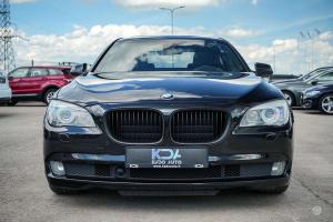 Black BMW 740 2010 in Marijampole, with an engine capacity of 2.99 L and mileage of 309 thousand km for 11950 €, photo 4 on AUTOMOTO.COM.LV