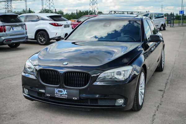 Black BMW 740 2010 in Marijampole, with an engine capacity of 2.99 L and mileage of 309 thousand km for 11950 €, photo 4 on AUTOMOTO.COM.LV