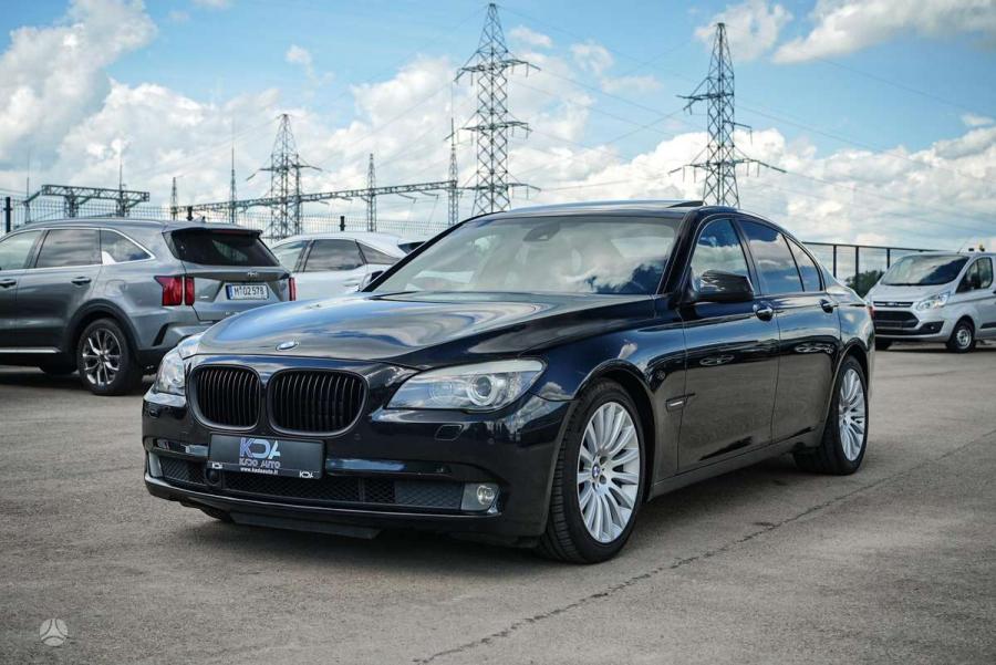 Black BMW 740 2010 in Marijampole, with an engine capacity of 2.99 L and mileage of 309 thousand km for 11950 €, photo 6 on AUTOMOTO.COM.LV