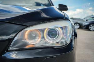 Black BMW 740 2010 in Marijampole, with an engine capacity of 2.99 L and mileage of 309 thousand km for 11950 €, photo 8 on AUTOMOTO.COM.LV