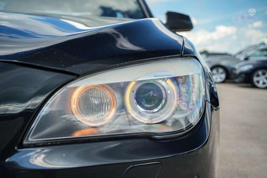 Black BMW 740 2010 in Marijampole, with an engine capacity of 2.99 L and mileage of 309 thousand km for 11950 €, photo 8 on AUTOMOTO.COM.LV