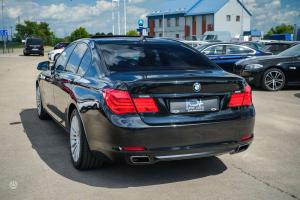 Black BMW 740 2010 in Marijampole, with an engine capacity of 2.99 L and mileage of 309 thousand km for 11950 €, photo 10 on AUTOMOTO.COM.LV