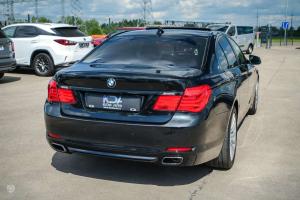 Black BMW 740 2010 in Marijampole, with an engine capacity of 2.99 L and mileage of 309 thousand km for 11950 €, photo 12 on AUTOMOTO.COM.LV