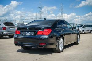 Black BMW 740 2010 in Marijampole, with an engine capacity of 2.99 L and mileage of 309 thousand km for 11950 €, photo 13 on AUTOMOTO.COM.LV