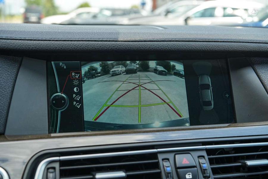 Black BMW 740 2010 in Marijampole, with an engine capacity of 2.99 L and mileage of 309 thousand km for 11950 €, photo 21 on AUTOMOTO.COM.LV