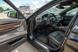 Black BMW 740 2010 in Marijampole, with an engine capacity of 2.99 L and mileage of 309 thousand km for 11950 €, photo 25 on AUTOMOTO.COM.LV