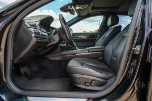 Black BMW 740 2010 in Marijampole, with an engine capacity of 2.99 L and mileage of 309 thousand km for 11950 €, photo 27 on AUTOMOTO.COM.LV