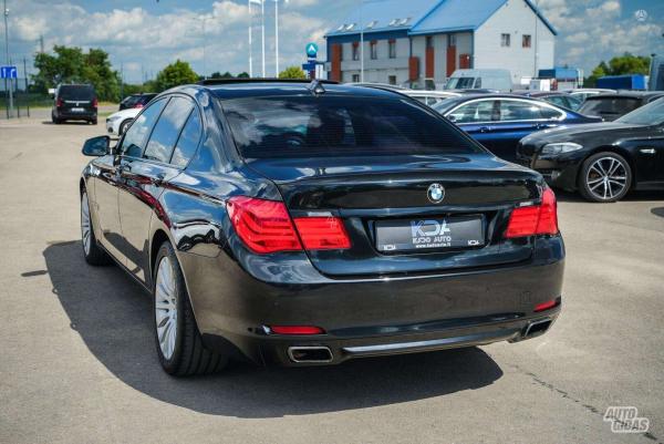 Black BMW 740 2010 in Marijampole, with an engine capacity of 3.00 L and mileage of 309 thousand km for 11950 €, photo 9 on AUTOMOTO.COM.LV