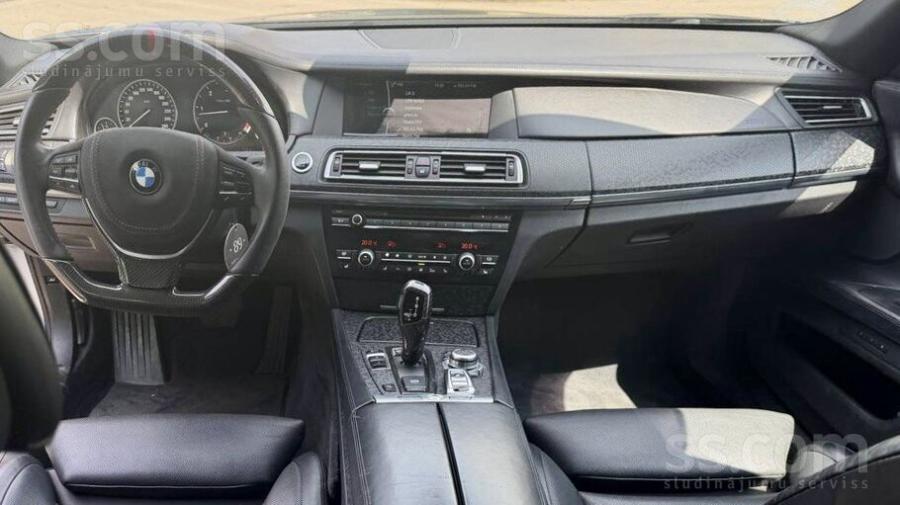 Black BMW 740 2010 in Riga, with an engine capacity of 3.00 L and mileage of 262 thousand km for 12400 €, photo 6 on AUTOMOTO.COM.LV