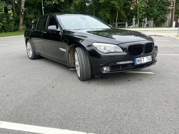 Melns BMW 740 2010 Klaipėda, ar dzinēja tilpumu 2.99 L un nobraukumu 296 tūkst. km par 11000 €, foto 3 vietnē AUTOMOTO.COM.LV