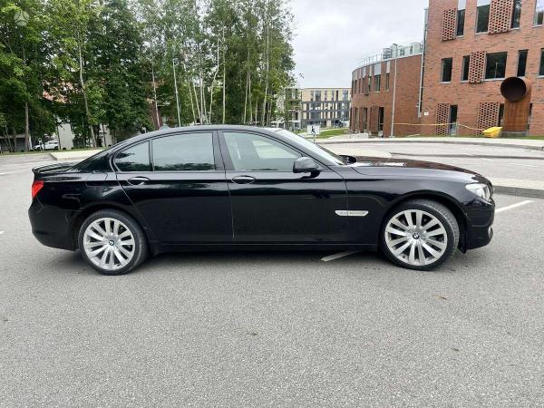 Melns BMW 740 2010 Klaipėda, ar dzinēja tilpumu 2.99 L un nobraukumu 296 tūkst. km par 11000 €, foto 4 vietnē AUTOMOTO.COM.LV