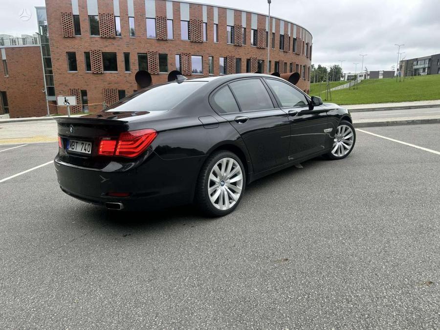 Melns BMW 740 2010 Klaipėda, ar dzinēja tilpumu 2.99 L un nobraukumu 296 tūkst. km par 11000 €, foto 6 vietnē AUTOMOTO.COM.LV