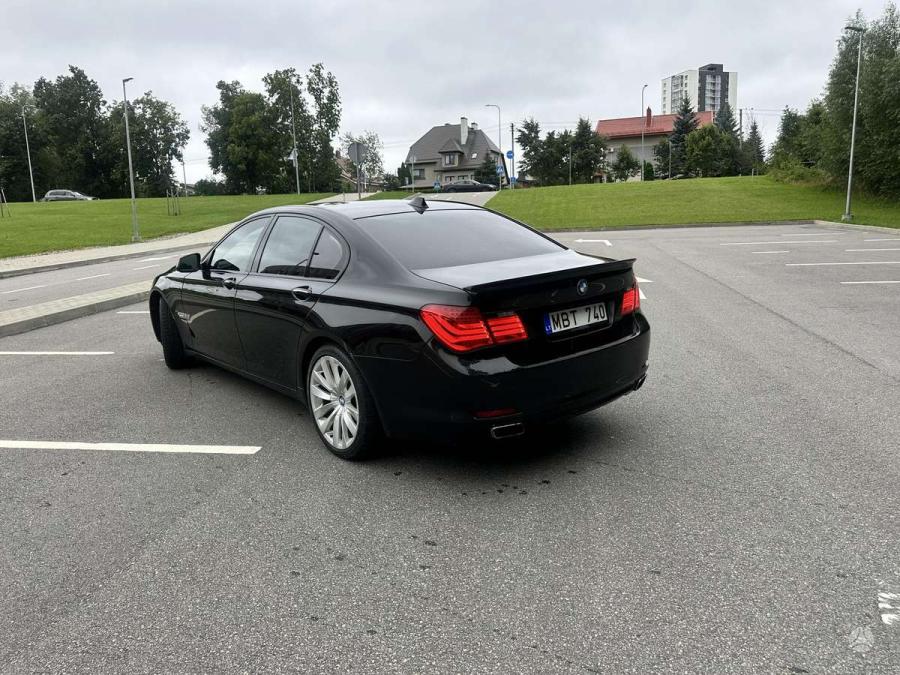 Melns BMW 740 2010 Klaipėda, ar dzinēja tilpumu 2.99 L un nobraukumu 296 tūkst. km par 11000 €, foto 8 vietnē AUTOMOTO.COM.LV
