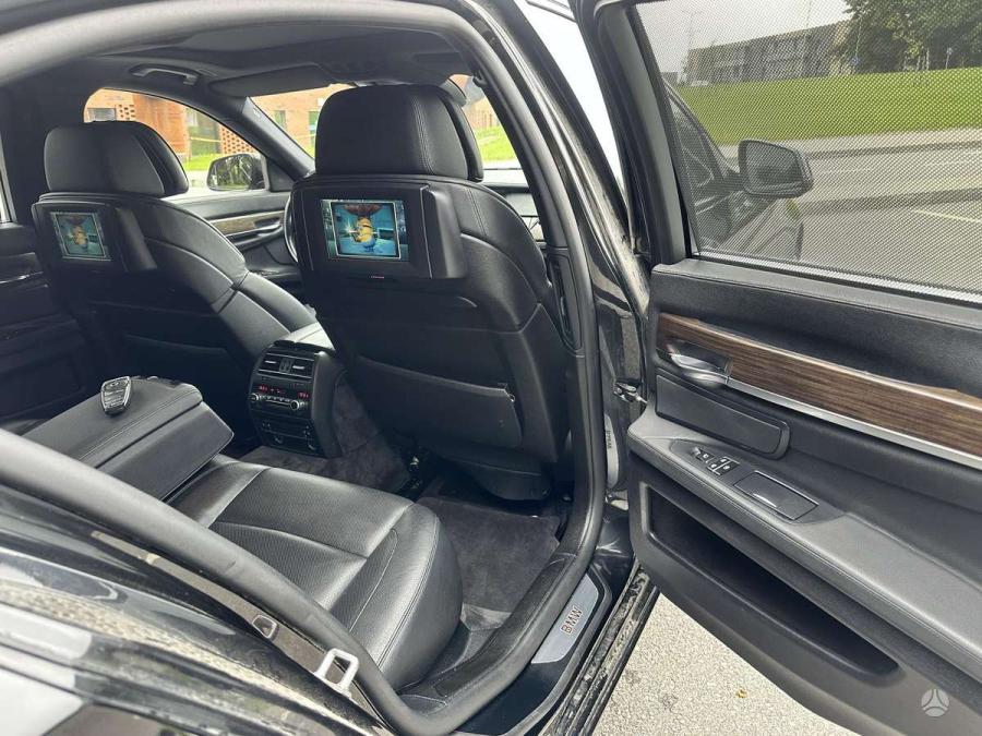 Melns BMW 740 2010 Klaipėda, ar dzinēja tilpumu 2.99 L un nobraukumu 296 tūkst. km par 11000 €, foto 20 vietnē AUTOMOTO.COM.LV